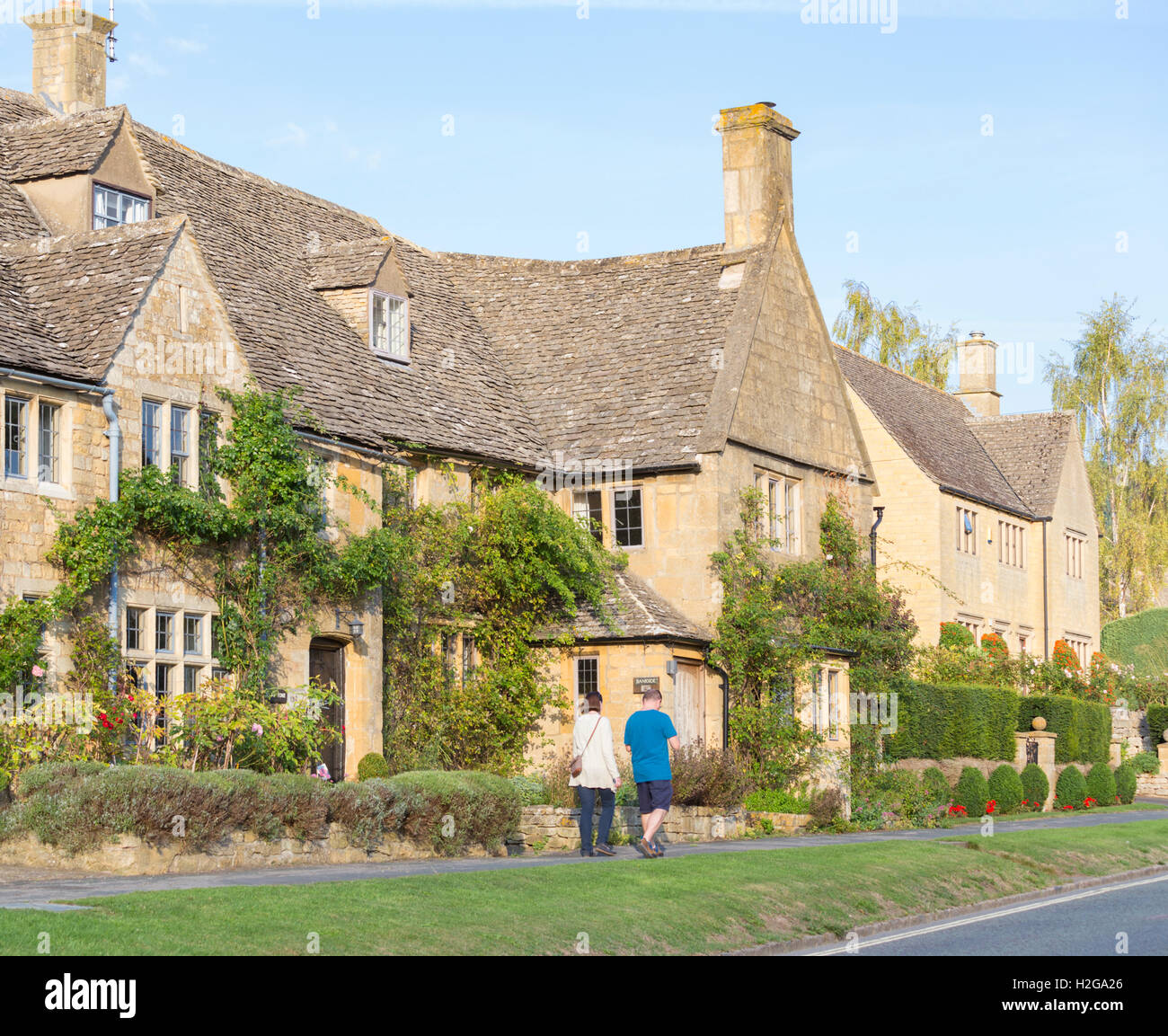 Cotswolds broadway village hi-res stock photography and images - Alamy