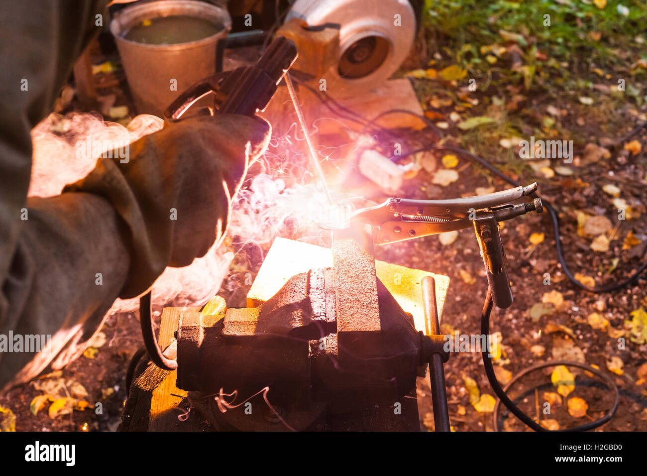 Welder welds hi-res stock photography and images - Alamy