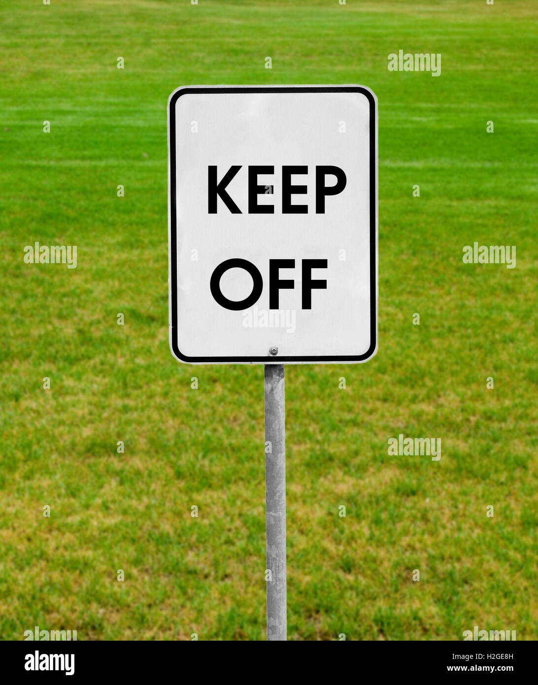 keep off sign on the green lawn Stock Photo - Alamy