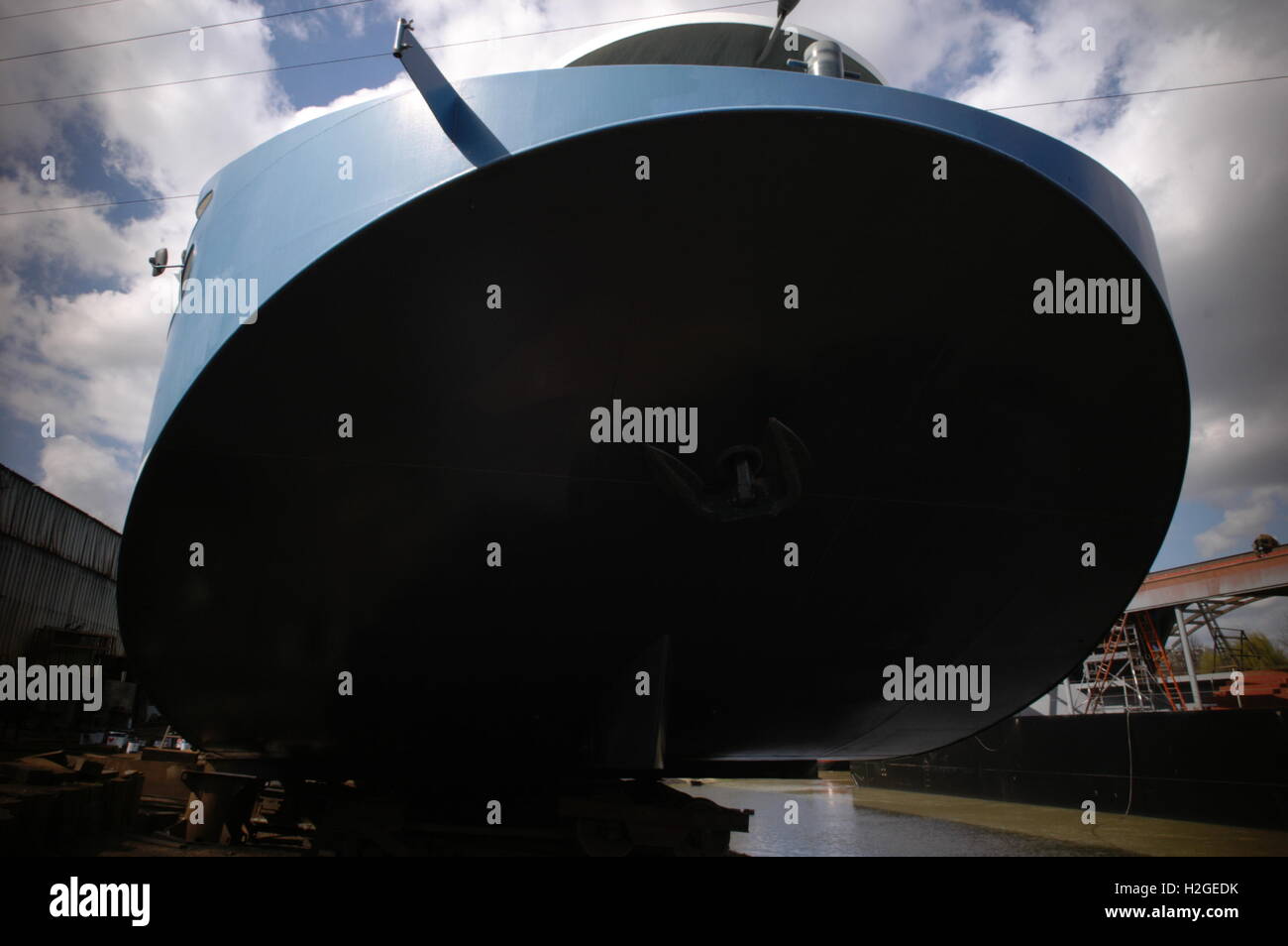 AJAXNETPHOTO. VILLENEUVE LA GARENNE, FRANCE. - RIVERBOAT DESIGN ...