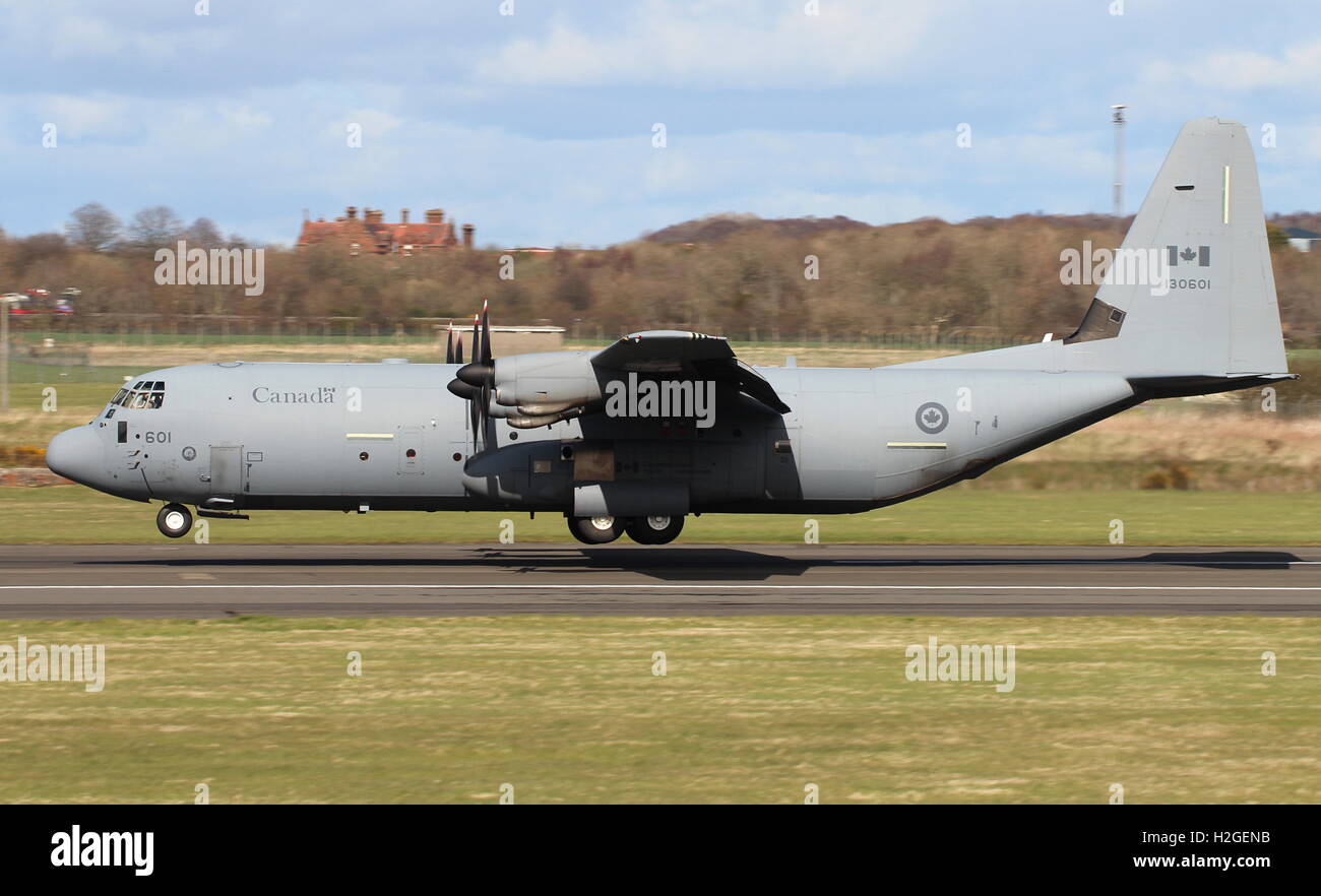 Canadian military c 130 aircraft hi-res stock photography and images ...