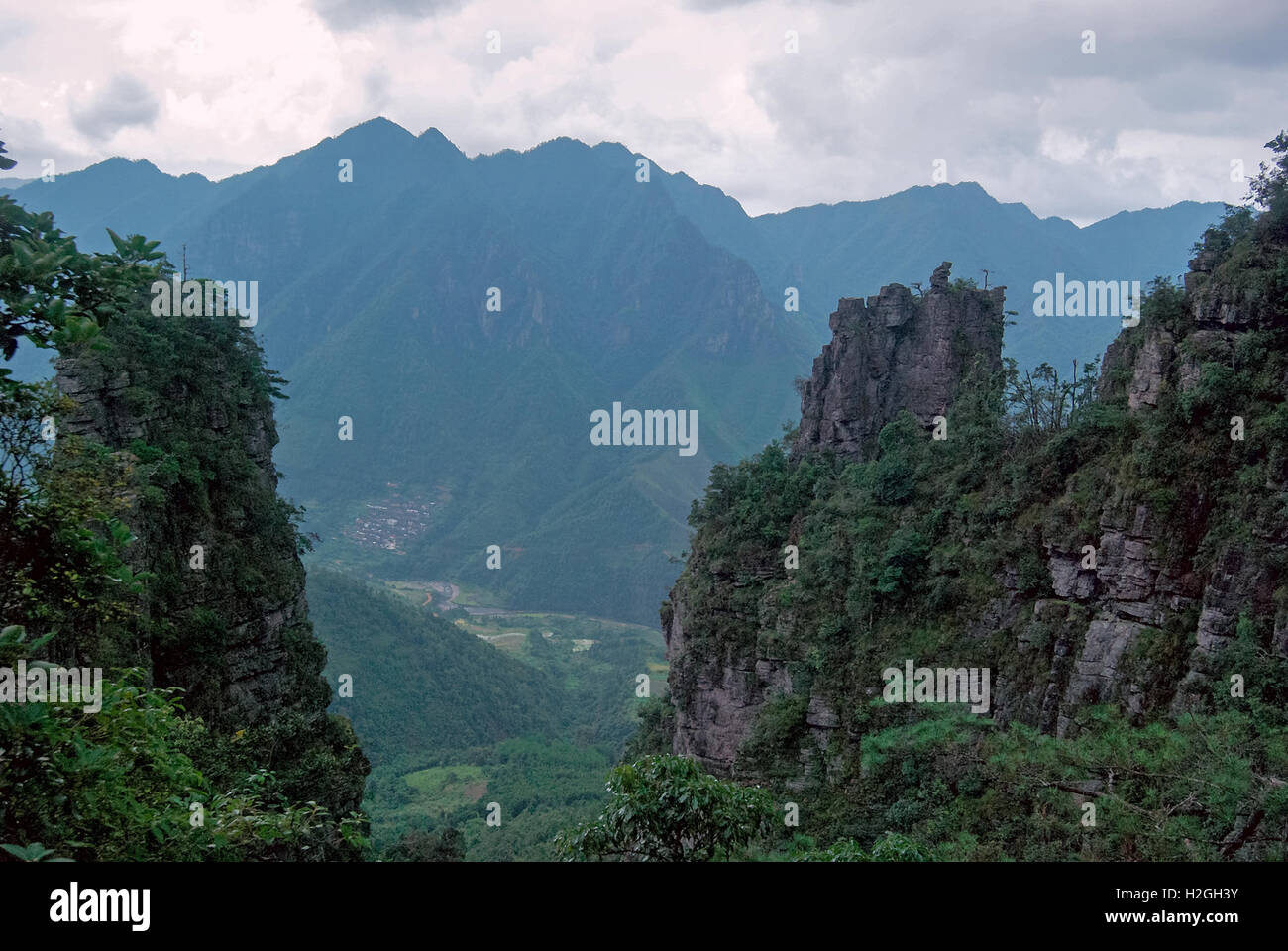 Beautiful views of Lianhua Mountain Stock Photo - Alamy