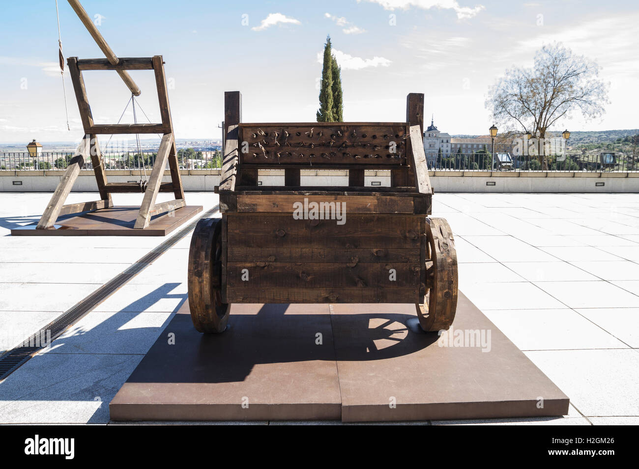 Medieval siege weapons, crossbows, onagers, catapults and batter Stock ...