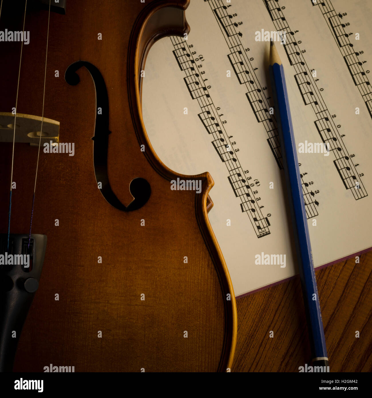 time to practice violin Stock Photo - Alamy