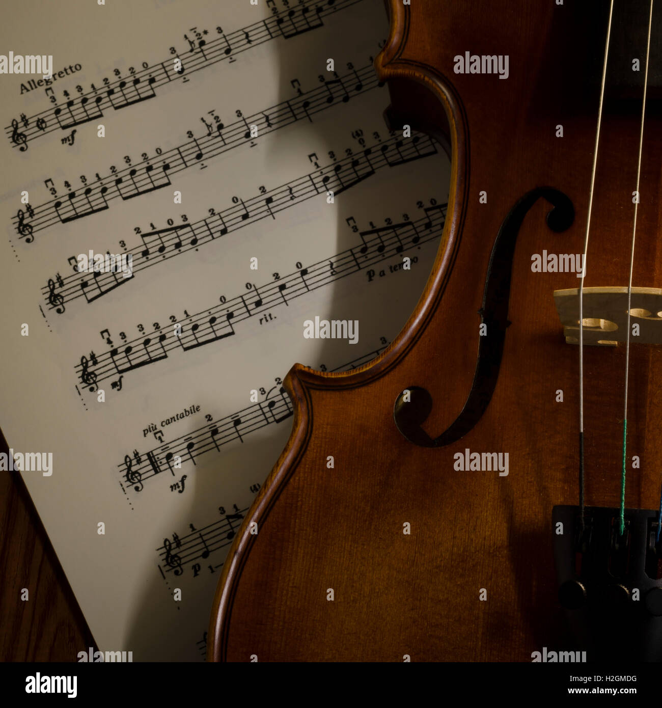 Time practice violin hi-res stock photography and images - Alamy