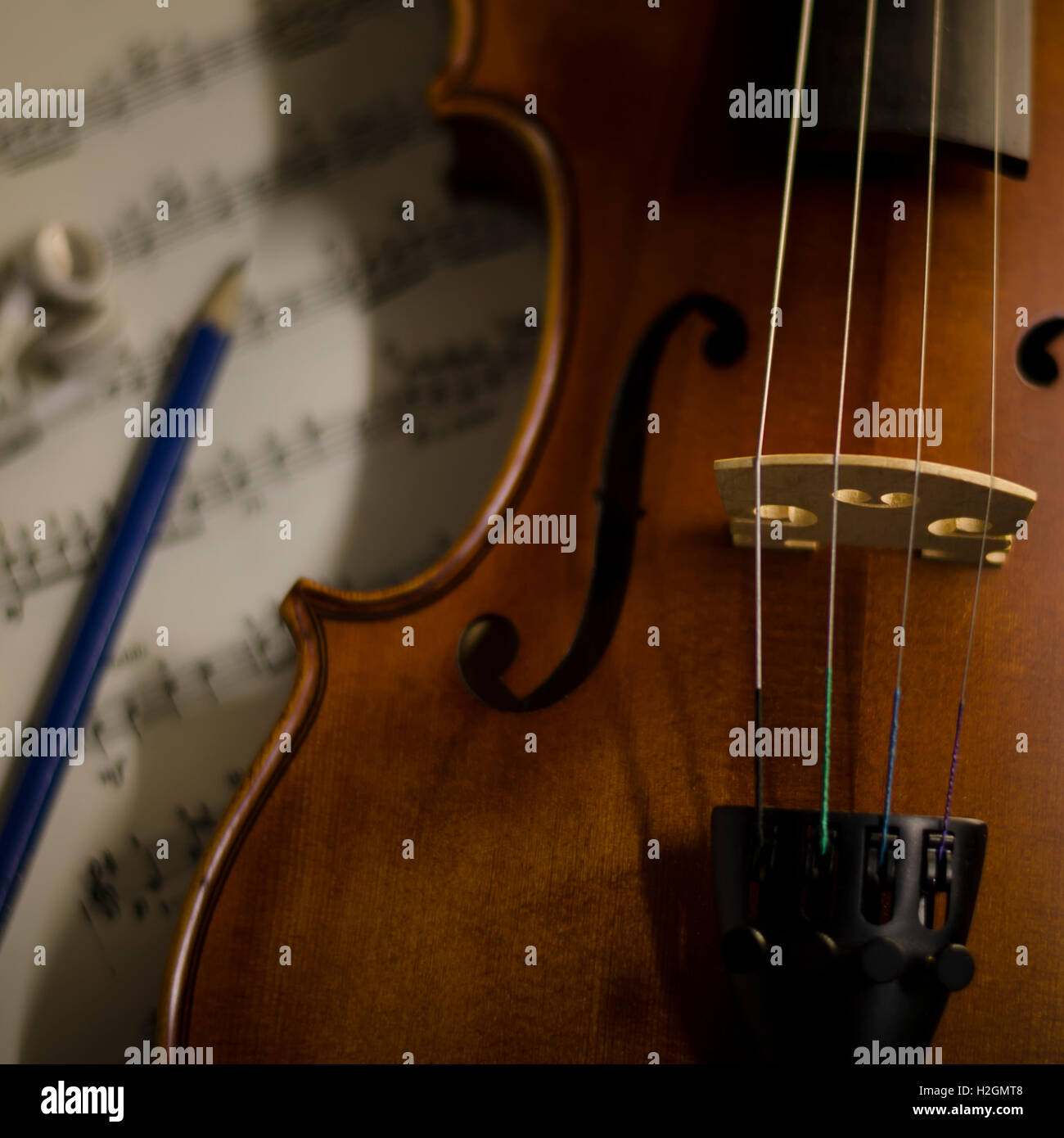 time to practice violin Stock Photo - Alamy