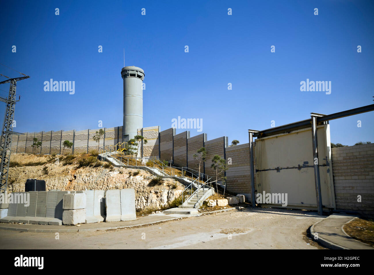 Israeli IDF watch tower in the Palestine territories Stock Photo - Alamy