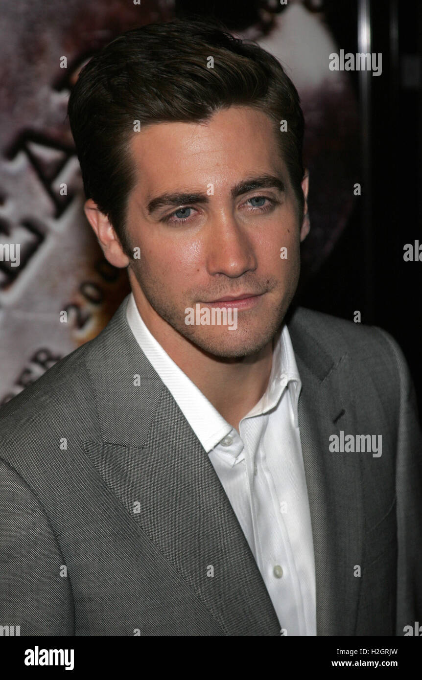 Jarhead 2005 Jake Gyllenhaal Stock Photos & Jarhead 2005 Jake ...