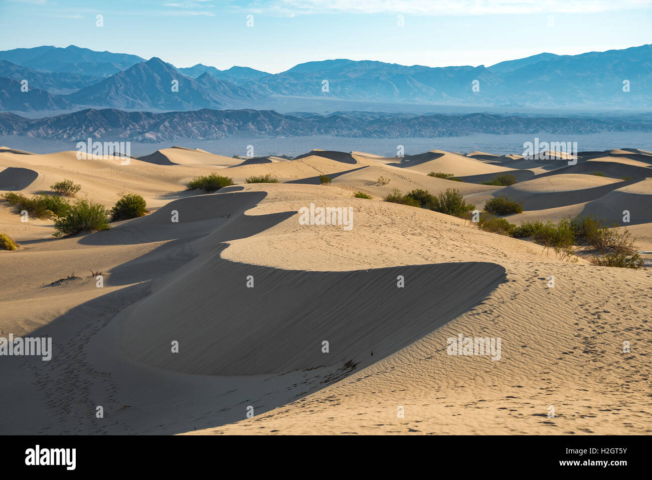 Mesquite Flat Sand Dunes, Amargosa Mountain Range foothills, Death ...