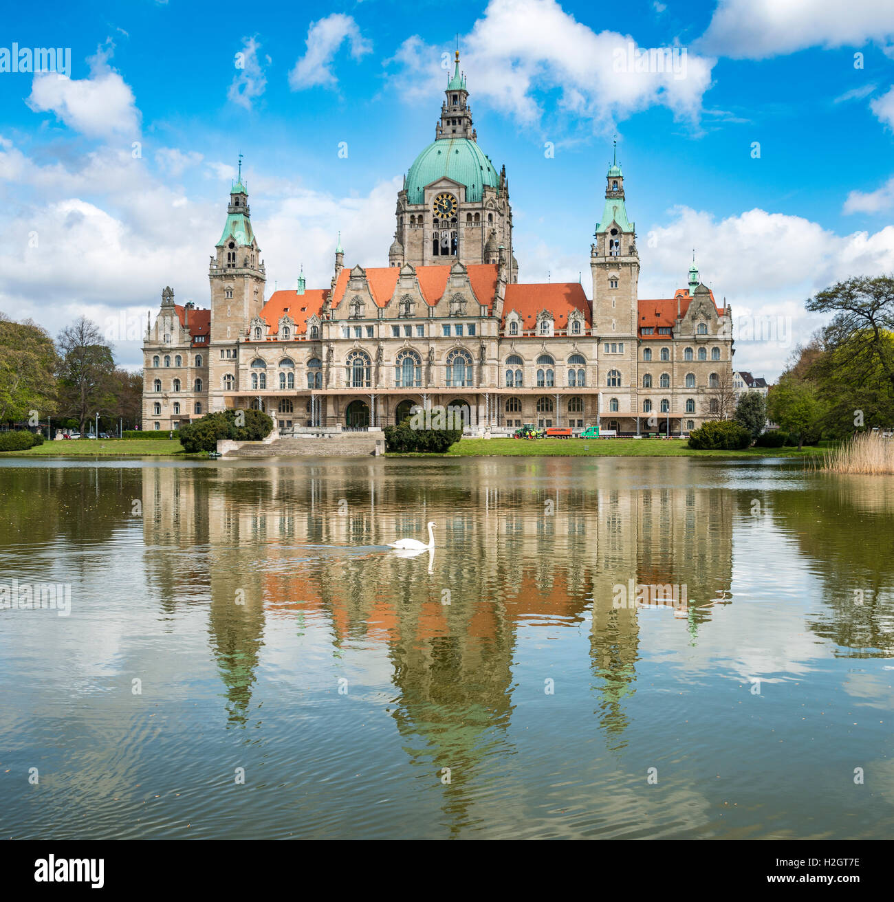 New Town Hall, Maschteich Pond, water reflection, Maschpark, Hanover ...