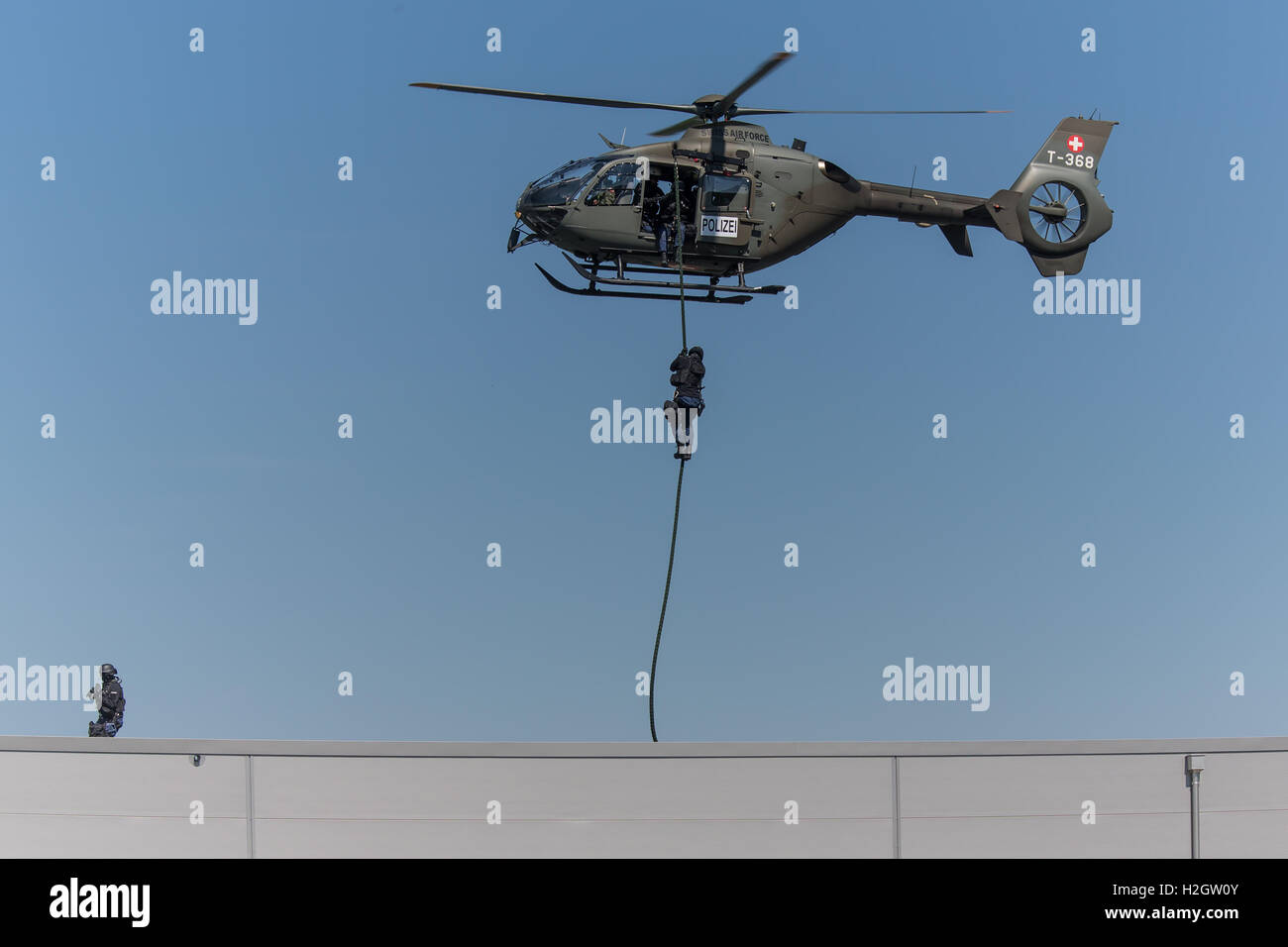Helicopter with machine gun hi-res stock photography and images - Alamy