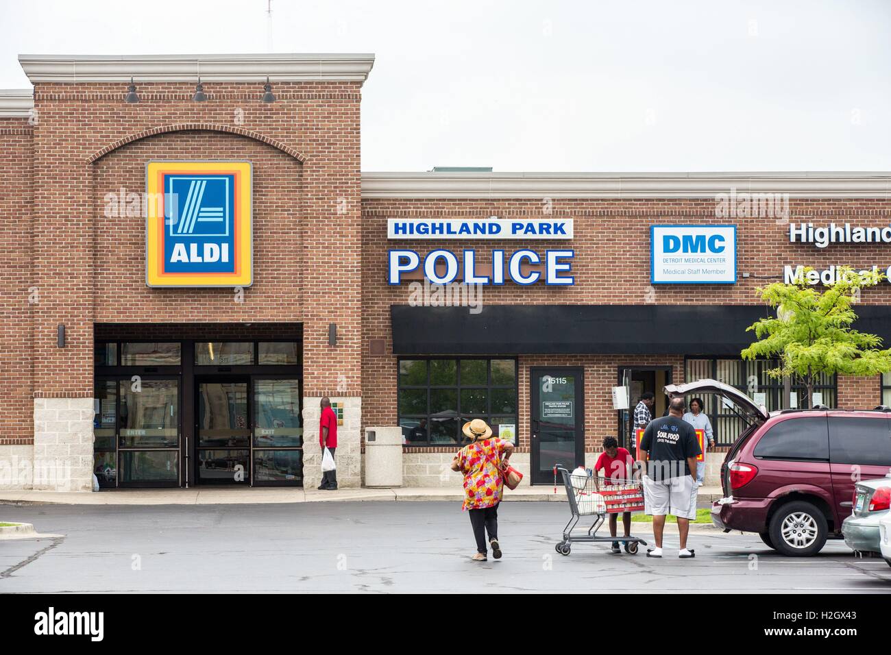 Aldi supermarket in highland park hi-res stock photography and images ...