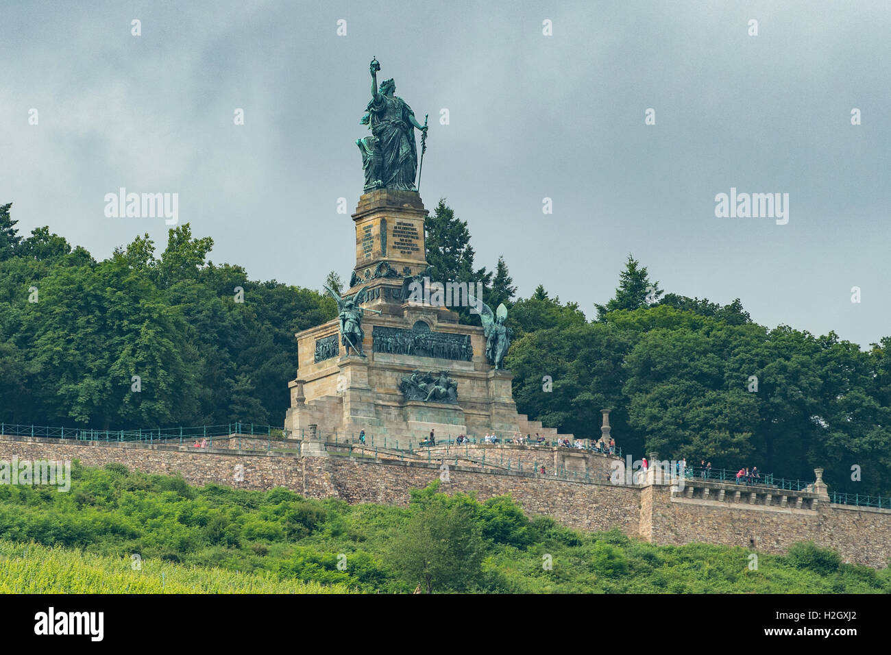 Statue Niederwalddenkmal, Rudesheim am Rhein, Germany Stock Photo - Alamy