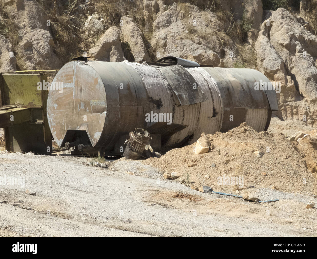 Asbestos tank hi-res stock photography and images - Alamy