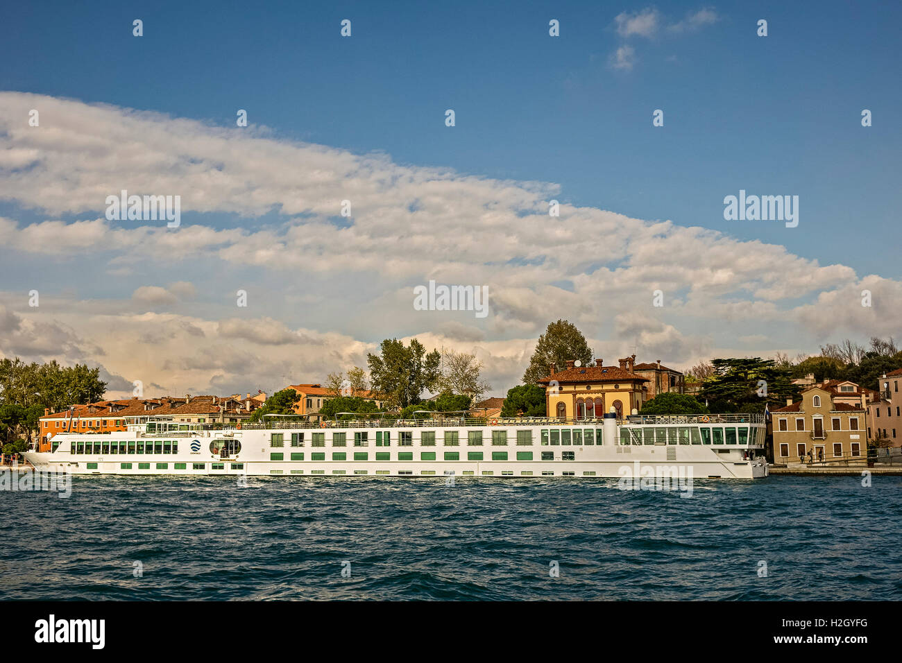 River countess river boat hi-res stock photography and images - Alamy