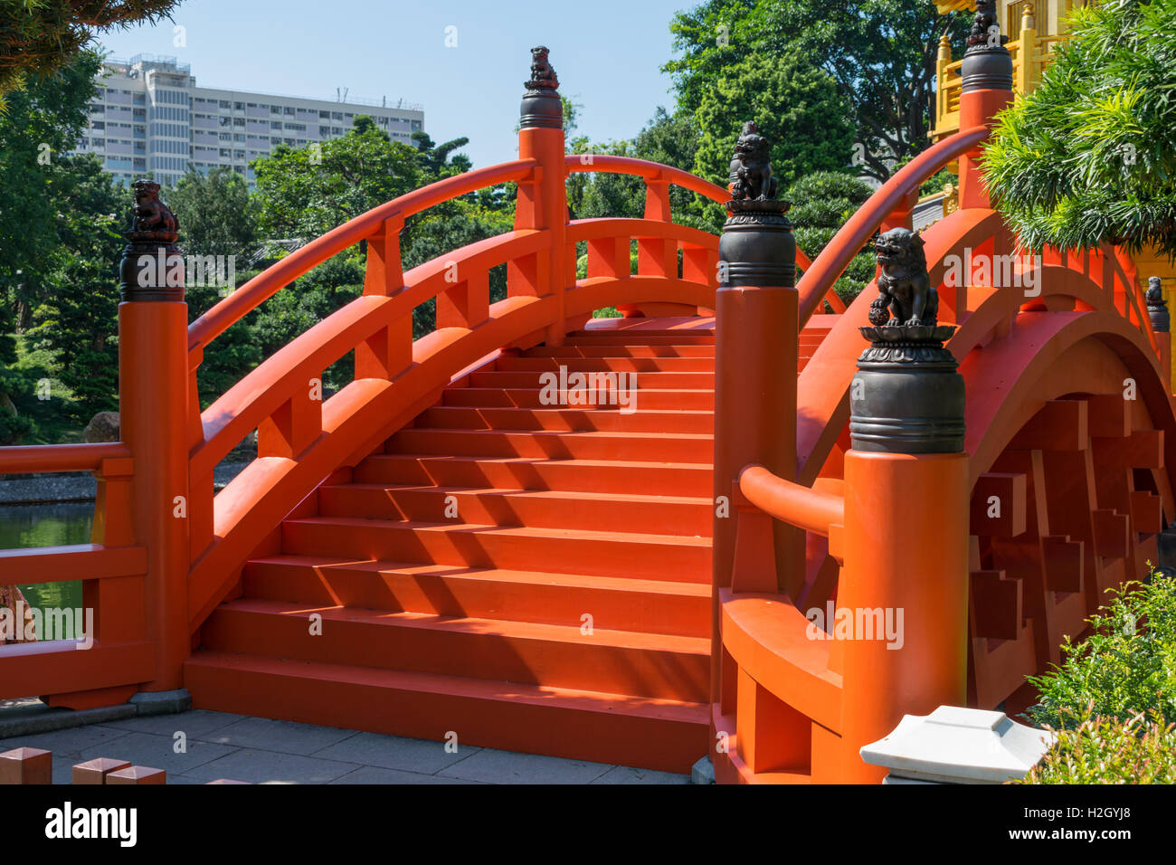Chinese red bridge hi-res stock photography and images - Alamy
