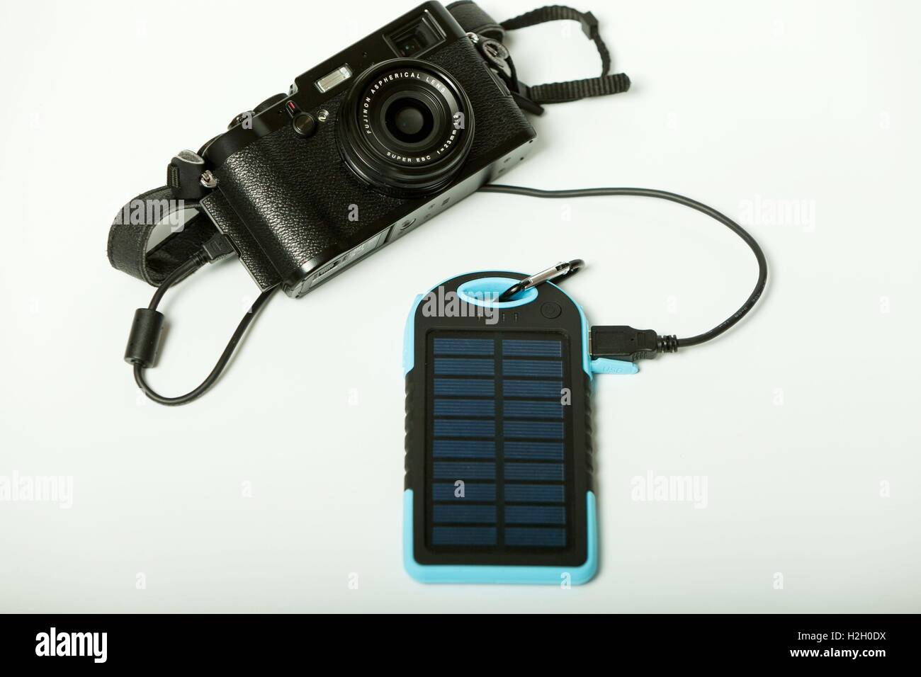 productphoto of a portable solar cell powerbank charging a camera ...