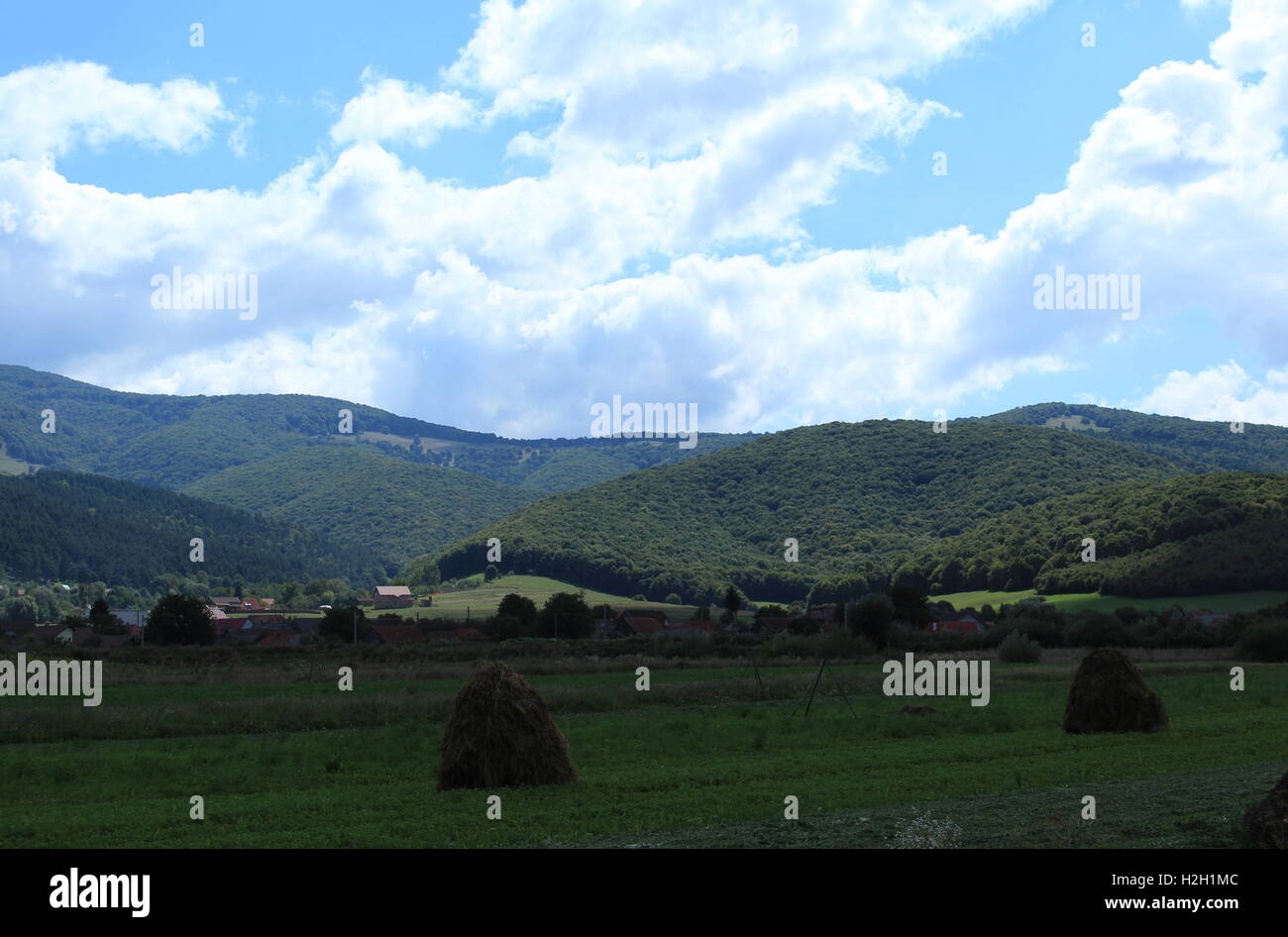 Village view with haystacks hi-res stock photography and images - Alamy