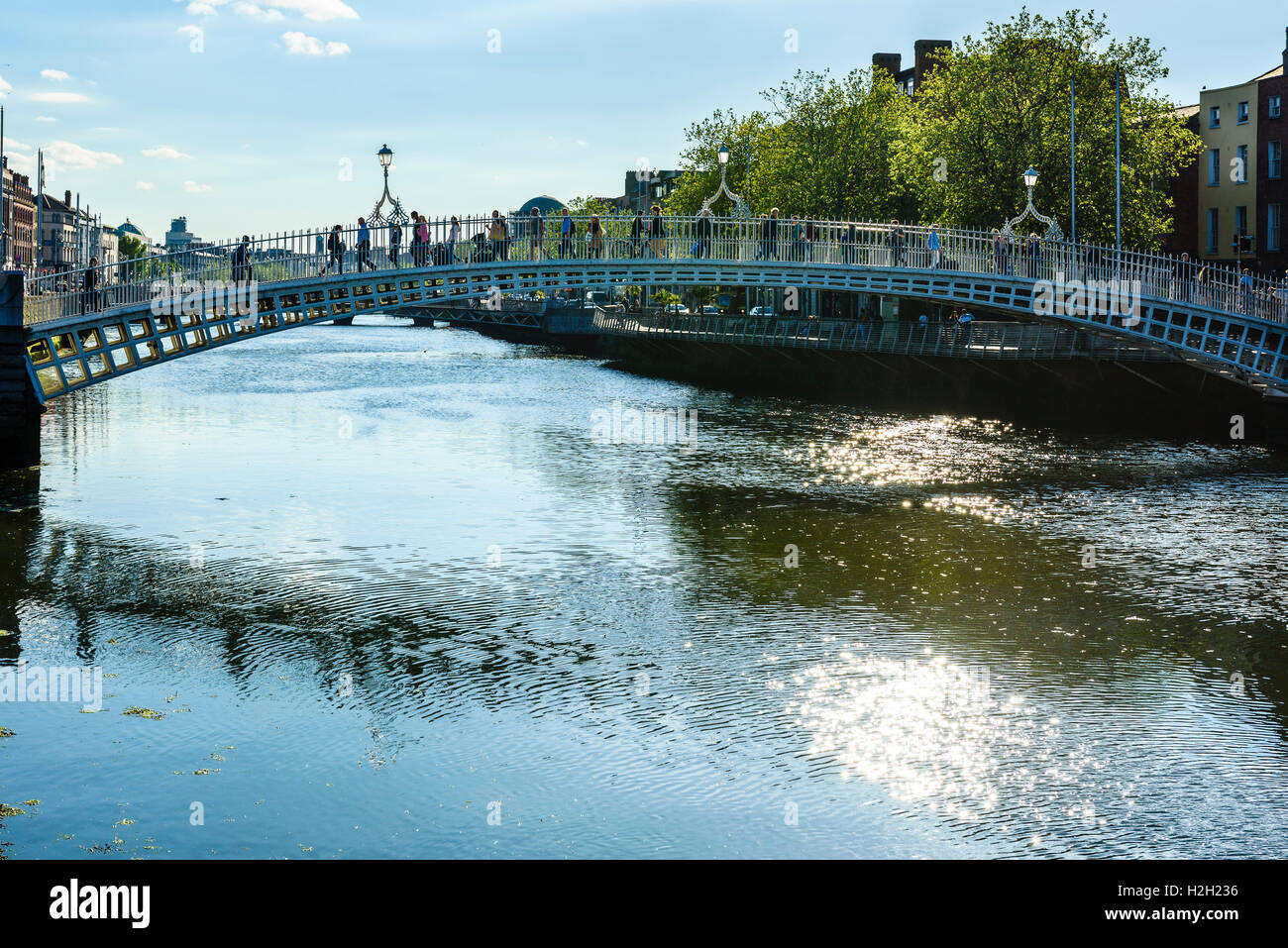 Hapenny bridge dublin ireland hi-res stock photography and images - Alamy