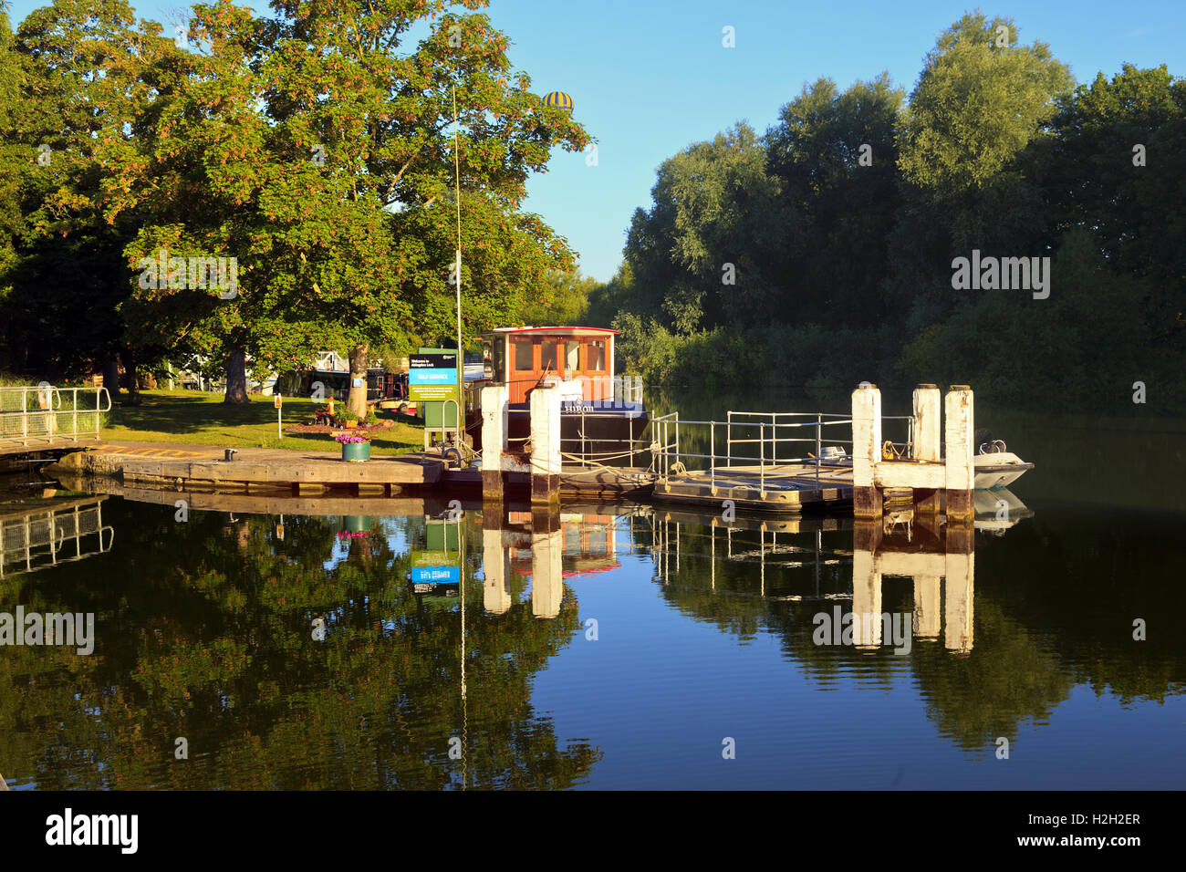 Abingdon Lock on the River Thames Stock Photo - Alamy