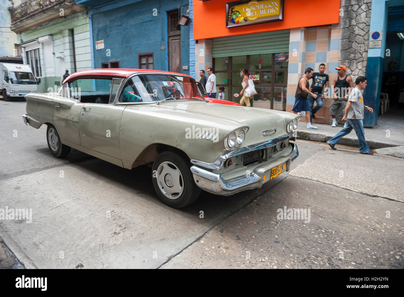 Cubans talking hi-res stock photography and images - Alamy