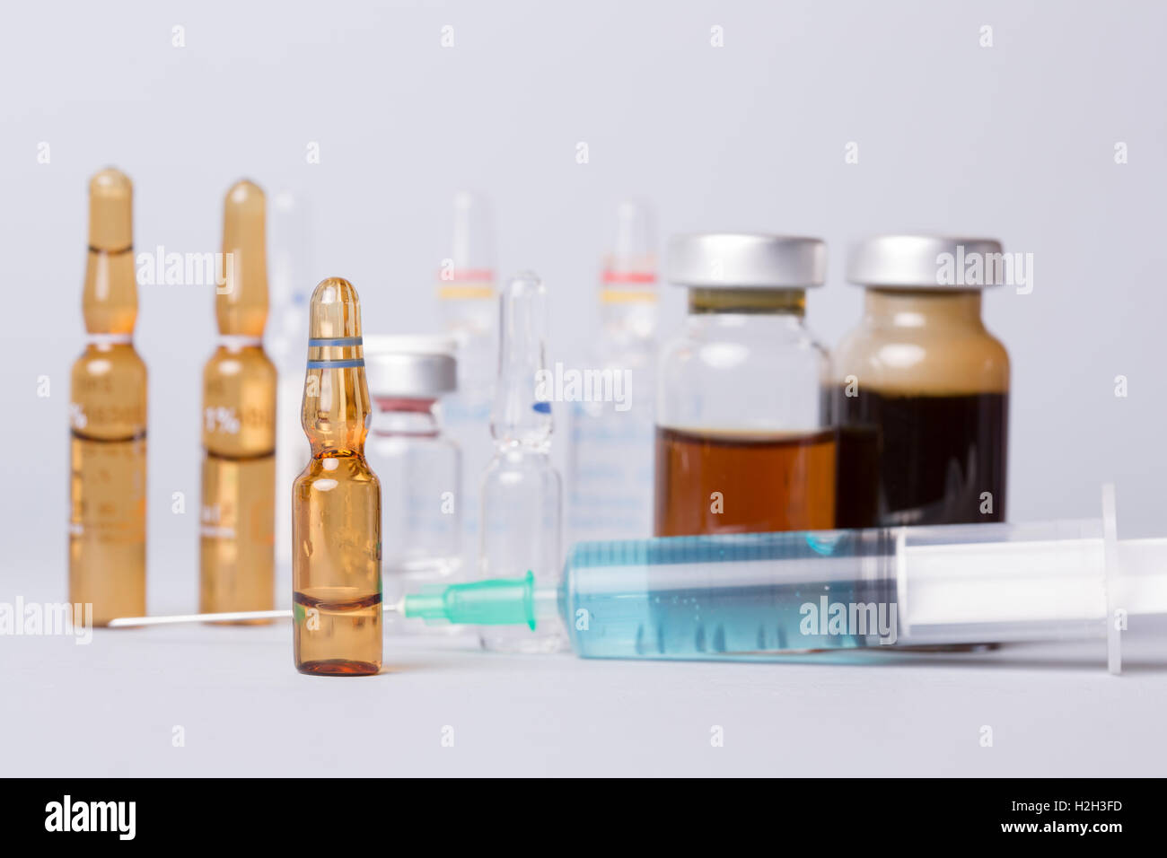 syringe with ampules of drugs Stock Photo - Alamy