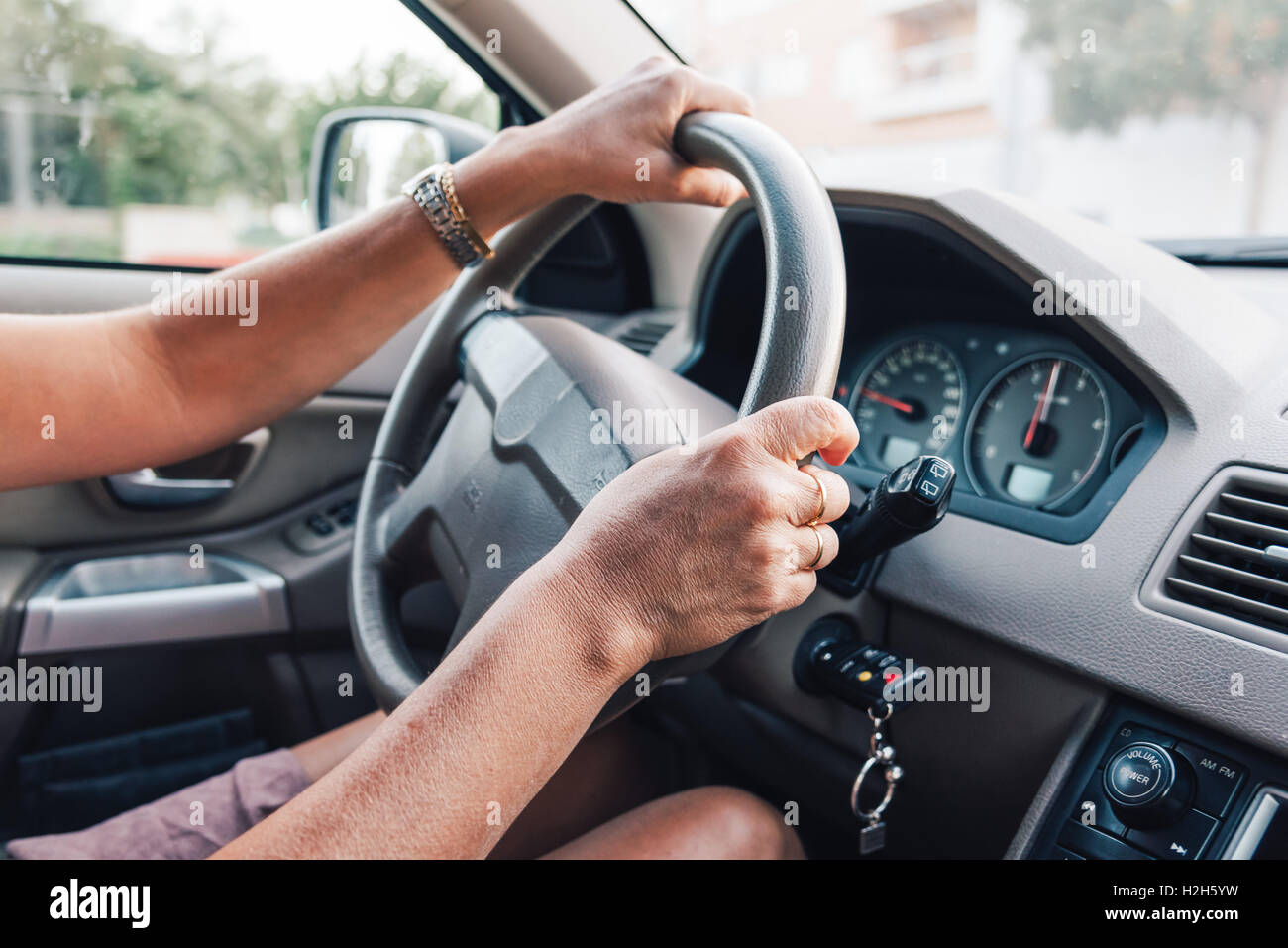 Young woman driver hands on hi-res stock photography and images - Alamy