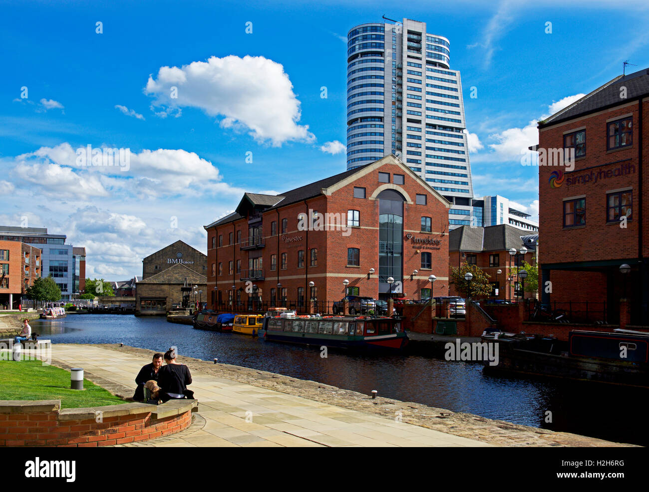 Leeds granary wharf hi-res stock photography and images - Alamy