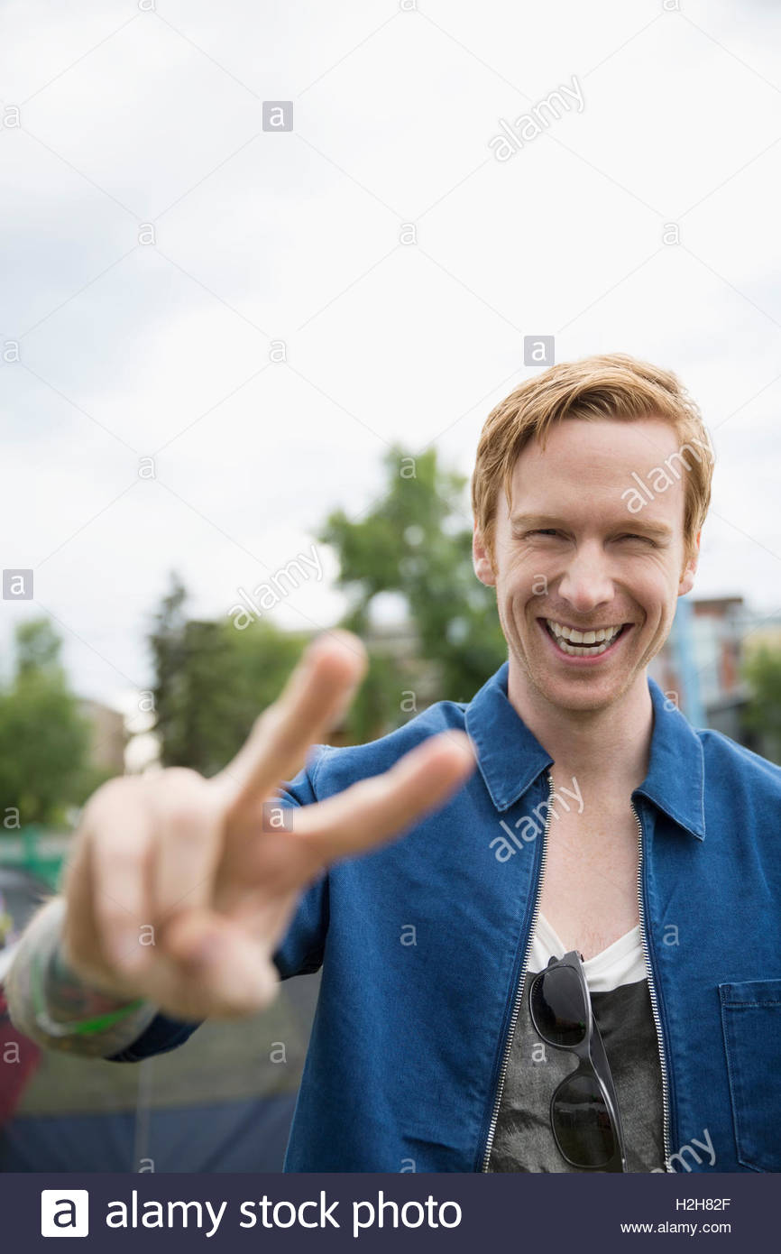 Peace sign culture men hi-res stock photography and images - Alamy