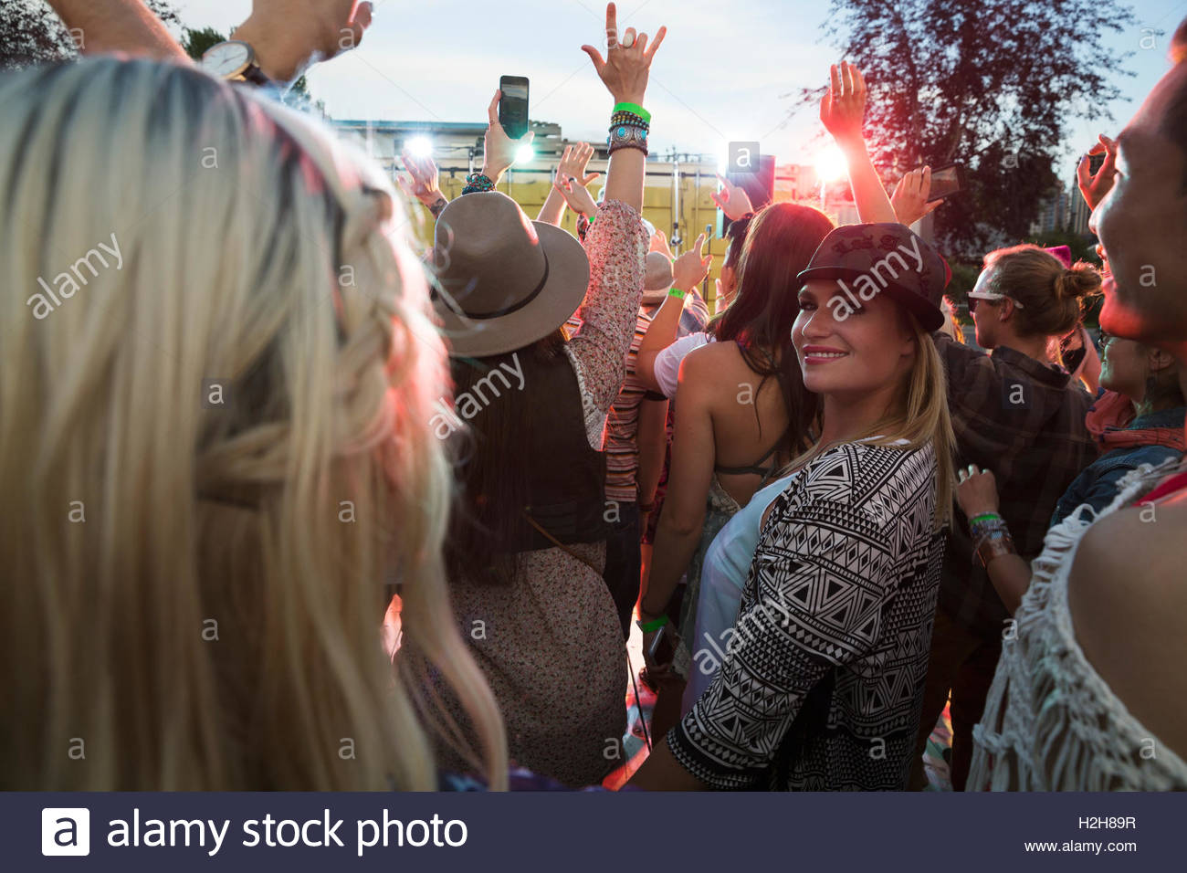 Smiling crowd hi-res stock photography and images - Alamy