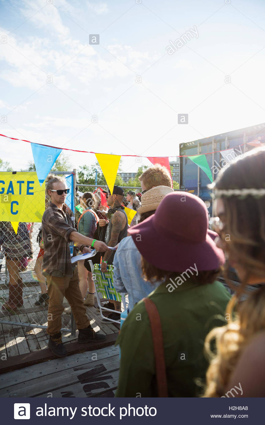 Crowd waiting concert hi-res stock photography and images - Alamy