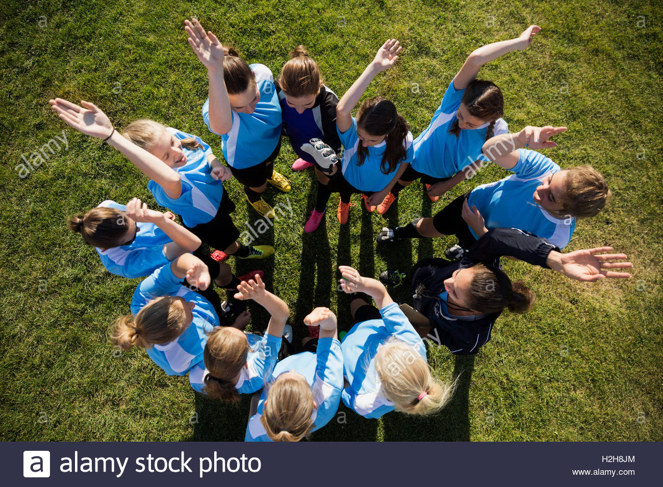 Huddle overhead sports hi-res stock photography and images - Alamy