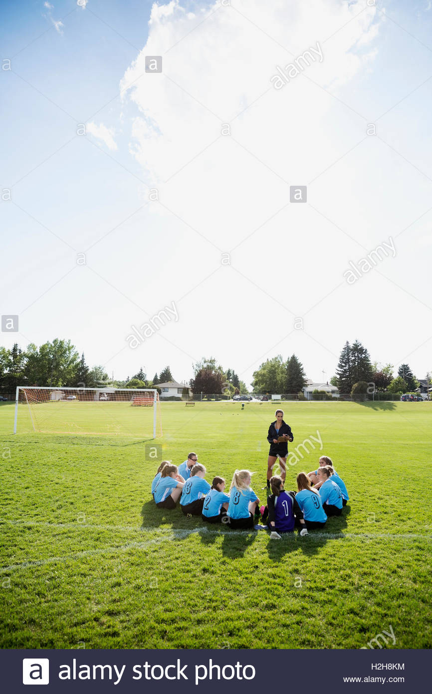 Middle school girl soccer hi-res stock photography and images - Alamy