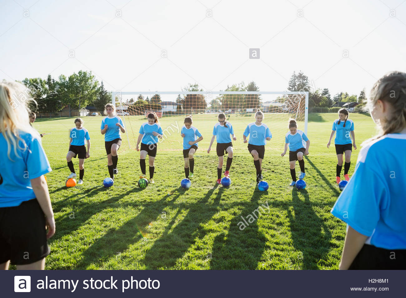 Girls doing sport at school hi-res stock photography and images - Alamy