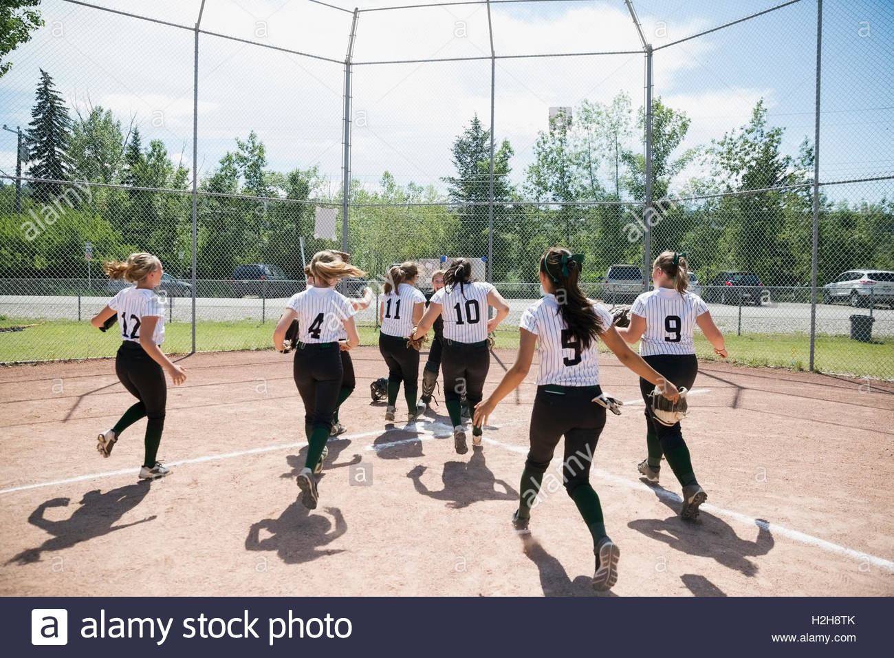 Girl softball team hi-res stock photography and images - Alamy