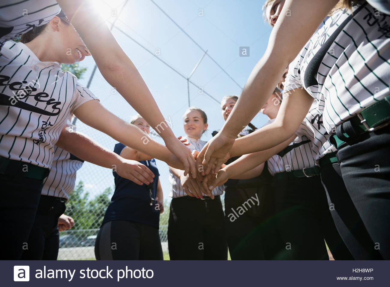 Girls softball team and coach hi-res stock photography and images - Alamy