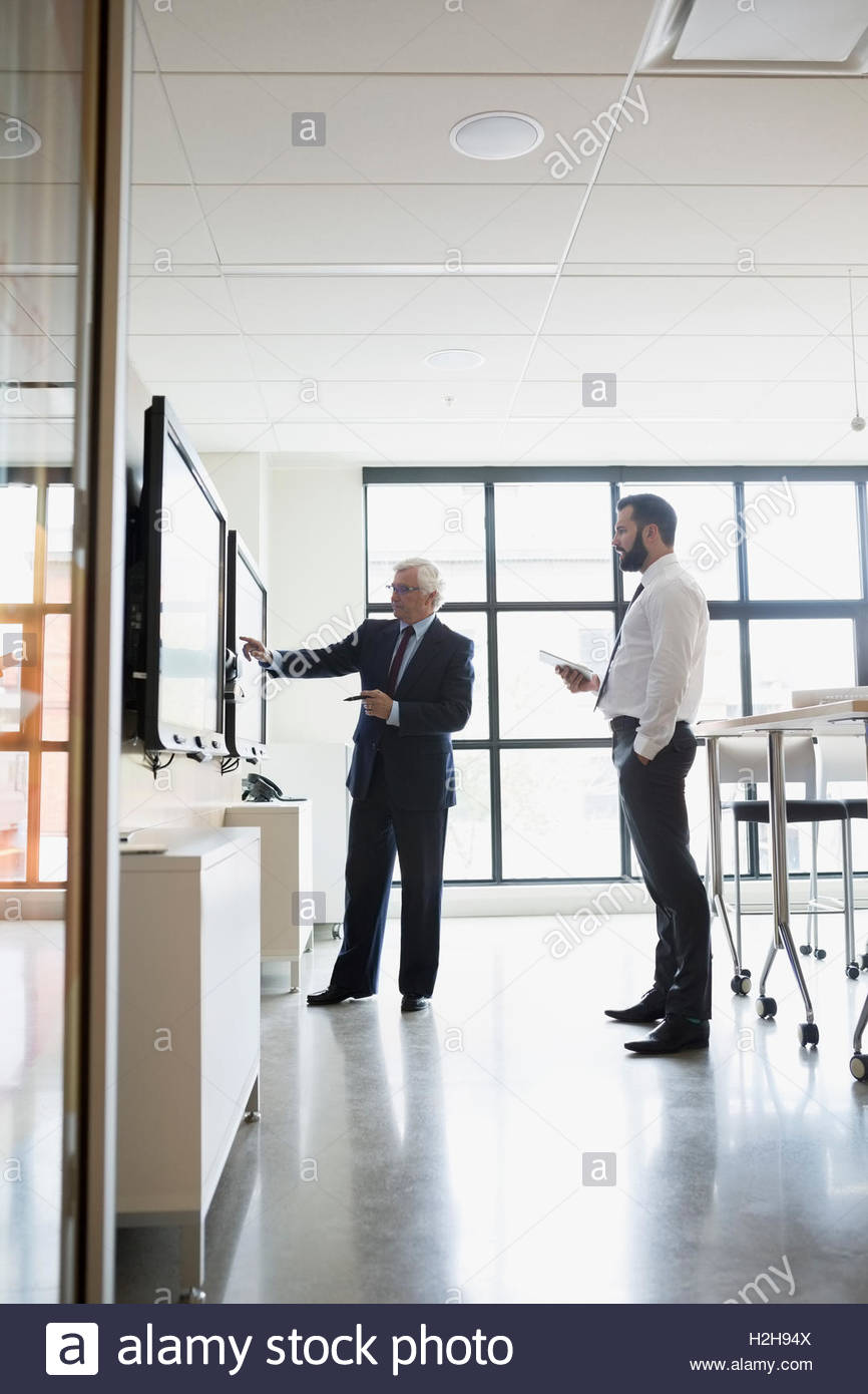 Man holding flat screen hi-res stock photography and images - Alamy