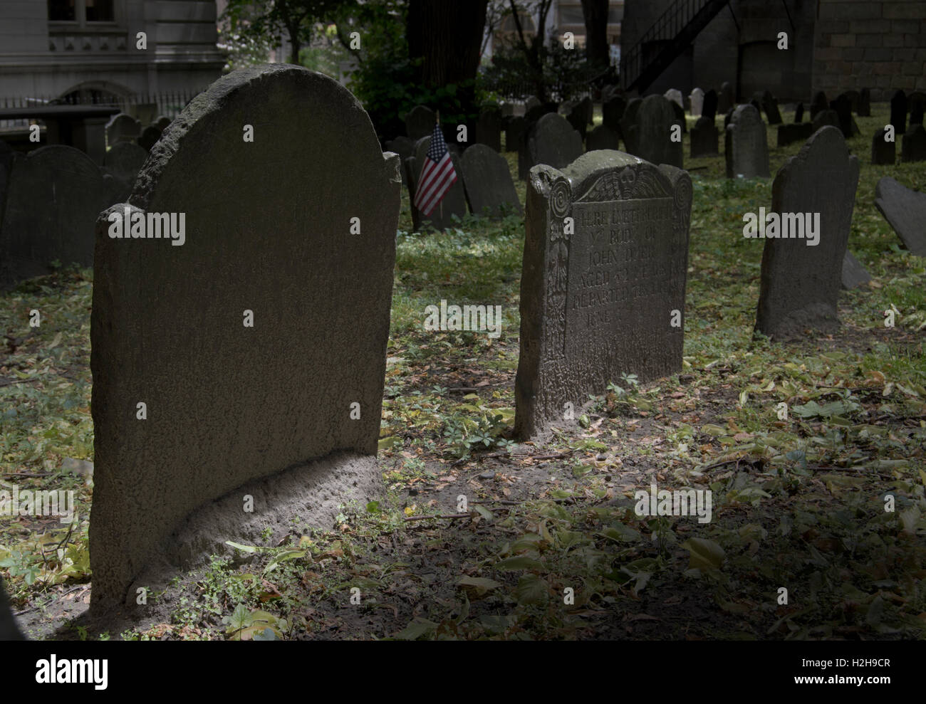 Scary cemetery hi-res stock photography and images - Alamy