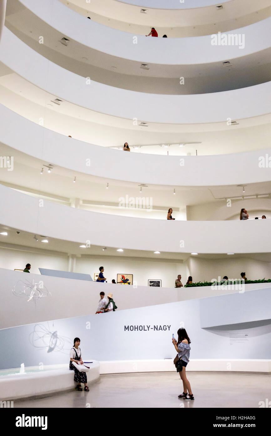 Guggenheim museum new york interior hi-res stock photography and images ...