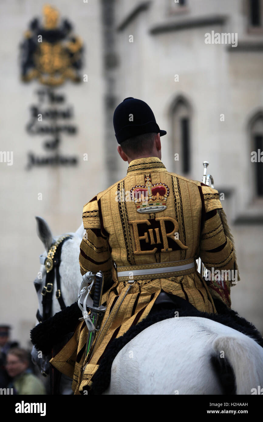 Household cavalry in procession hi-res stock photography and images - Alamy