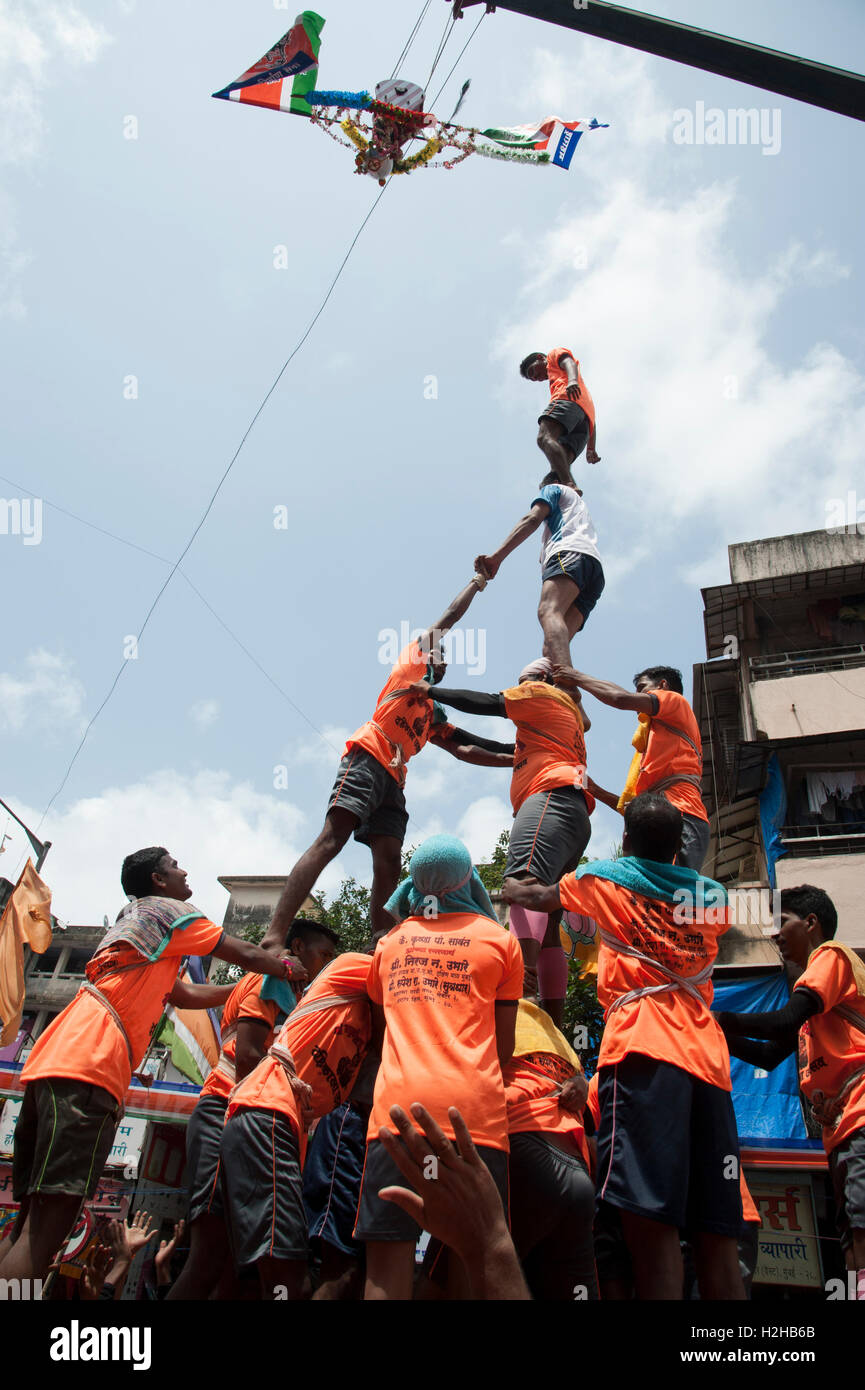 Pyramid break dahi handi matki hi-res stock photography and images - Alamy