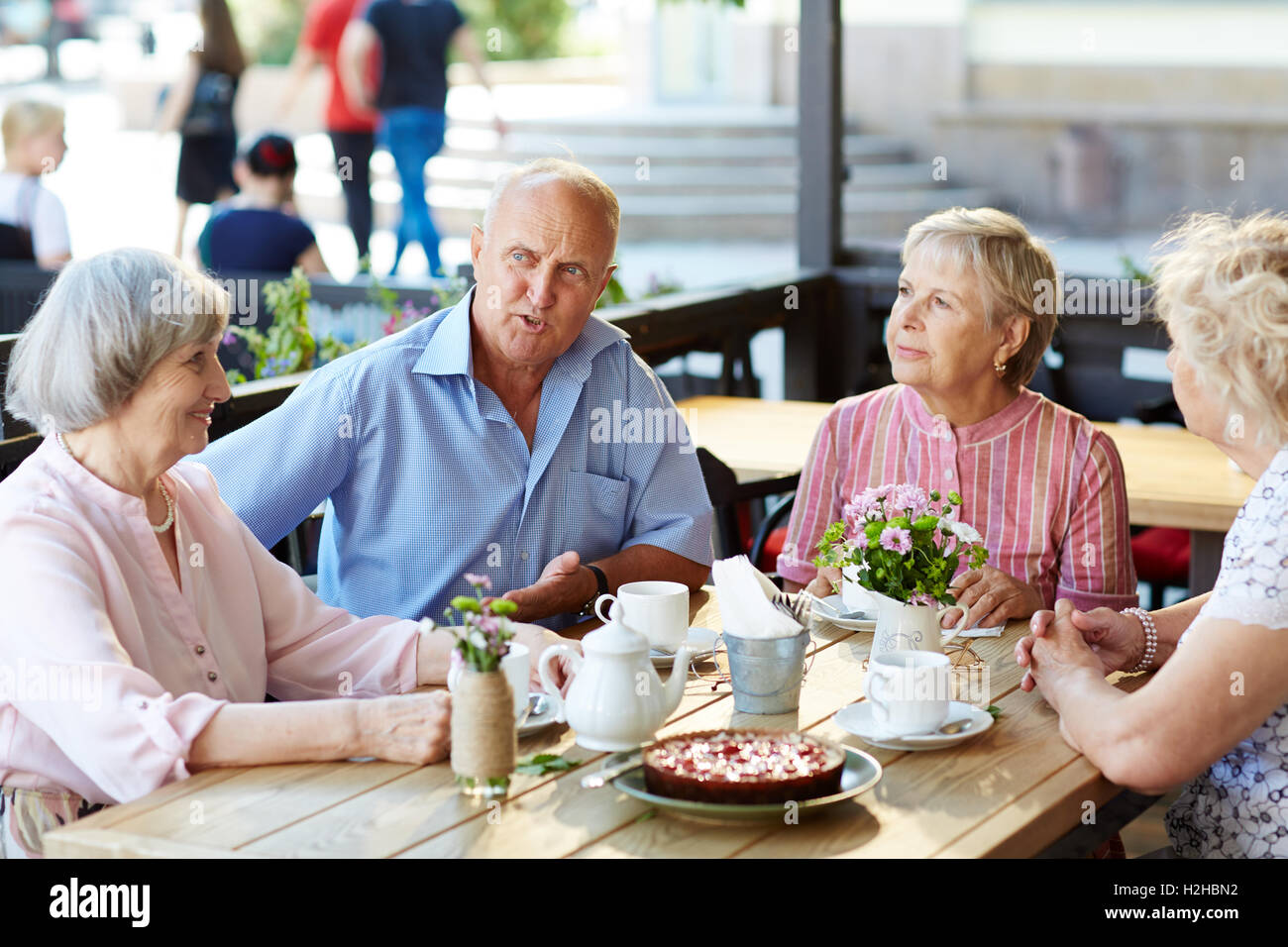 Elderly friends having tea hi-res stock photography and images - Alamy