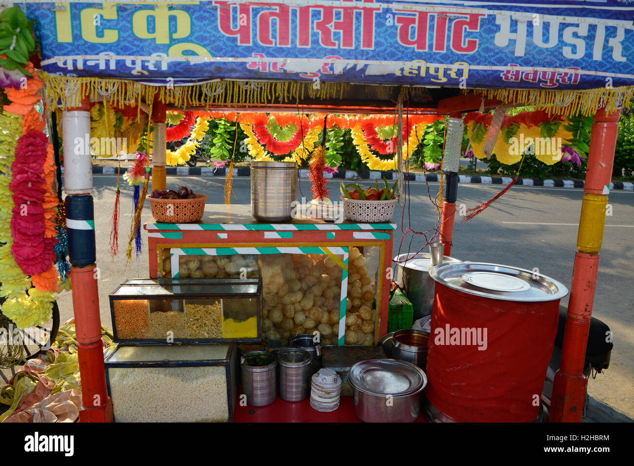 Food cart in Indian street Market Stock Photo - Alamy