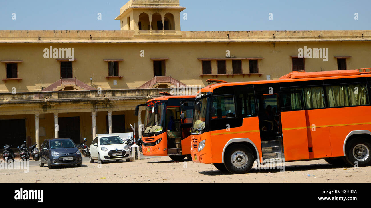 Bus and car Parking Stock Photo - Alamy
