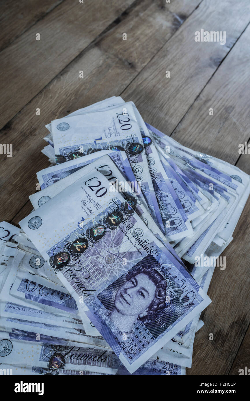 Pile pound notes hi-res stock photography and images - Alamy