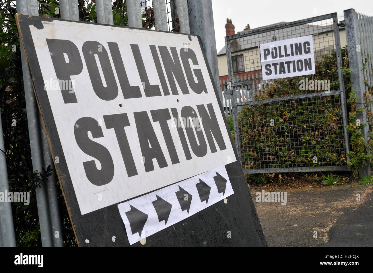 Polling Station Sign Stock Photo - Alamy