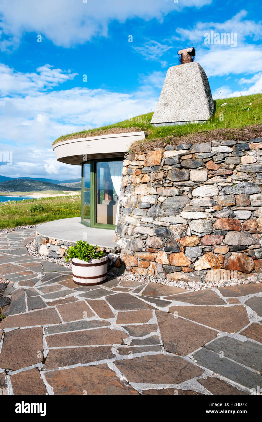 Low-profile grass-roofed house at Scarista on the Isle of Harris ...