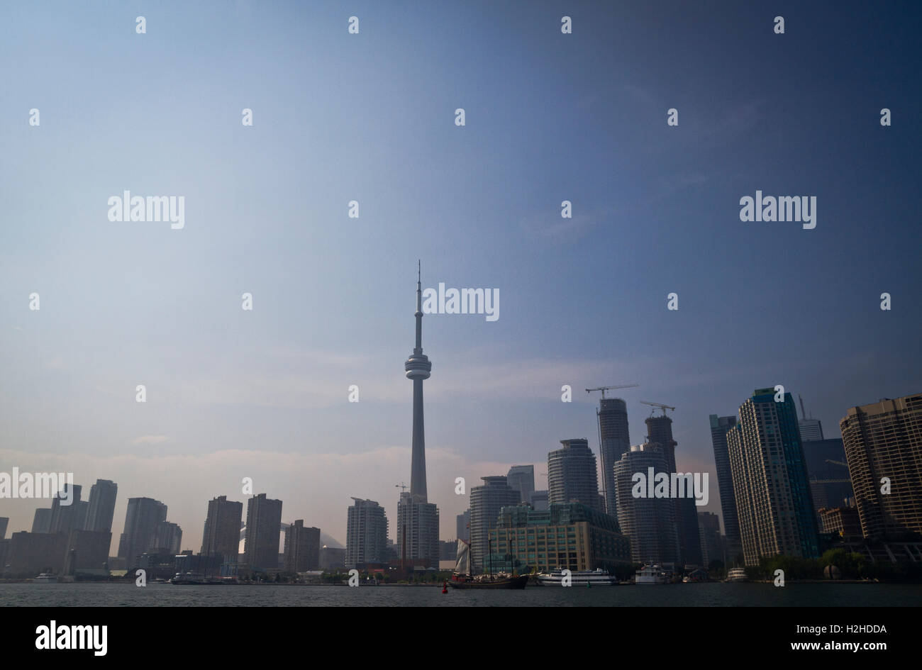 Blue sky tower sunny skyline lake canada north america toronto hi-res ...
