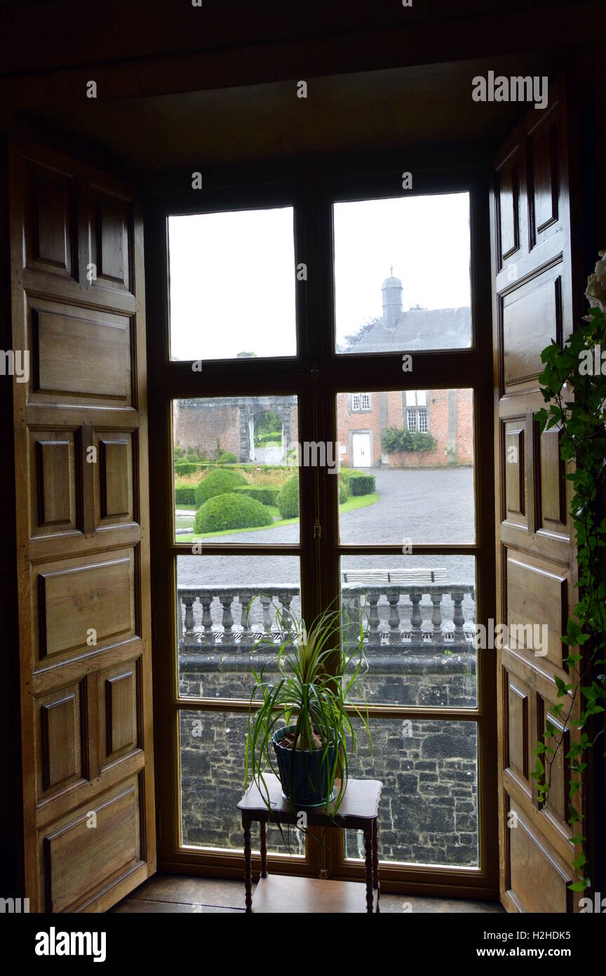 Carry wooden window giving onto the court of the castle with shutters ...