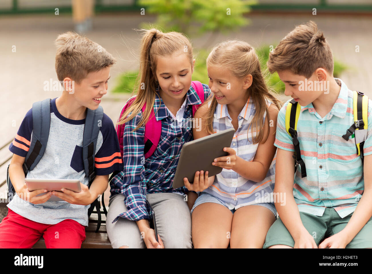 group of happy elementary school students talking Stock Photo - Alamy